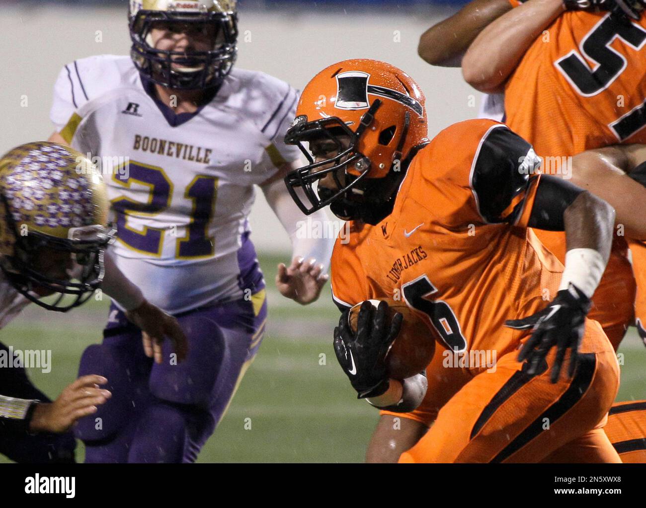 Warren running back Kilay Cox, right, carries against Boonveille's ...