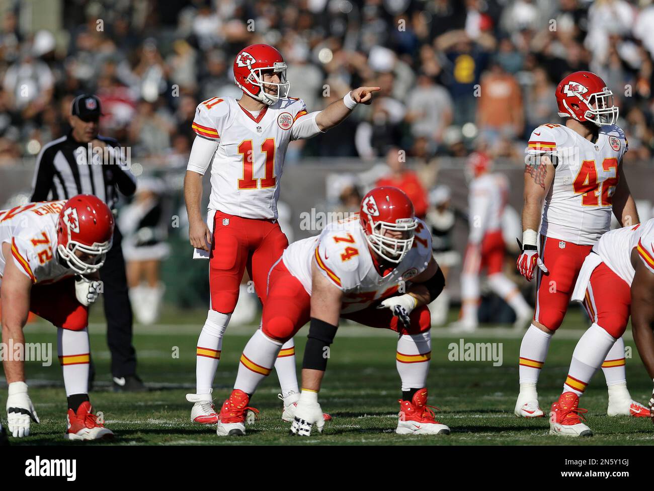 Kansas City Chiefs quarterback Alex Smith (11) signals at the line of ...