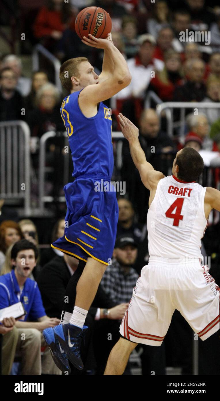 Delaware's Kyle Anderson, left, goes up for a shot over Ohio State's ...