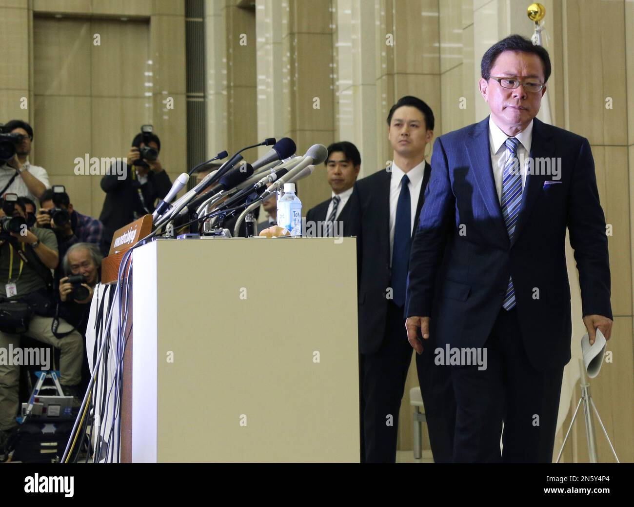 Tokyo Gov. Naoki Inose, right, leaves after a press conference to ...