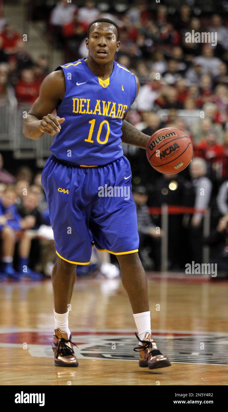 Delaware's Devon Saddler dribbles the ball against Ohio State during an ...