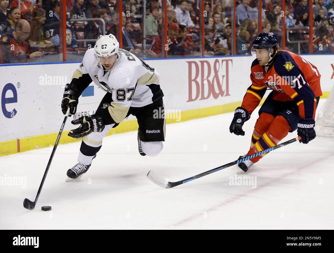 Pittsburgh Penguins center Sidney Crosby (87) skates with the puck as ...