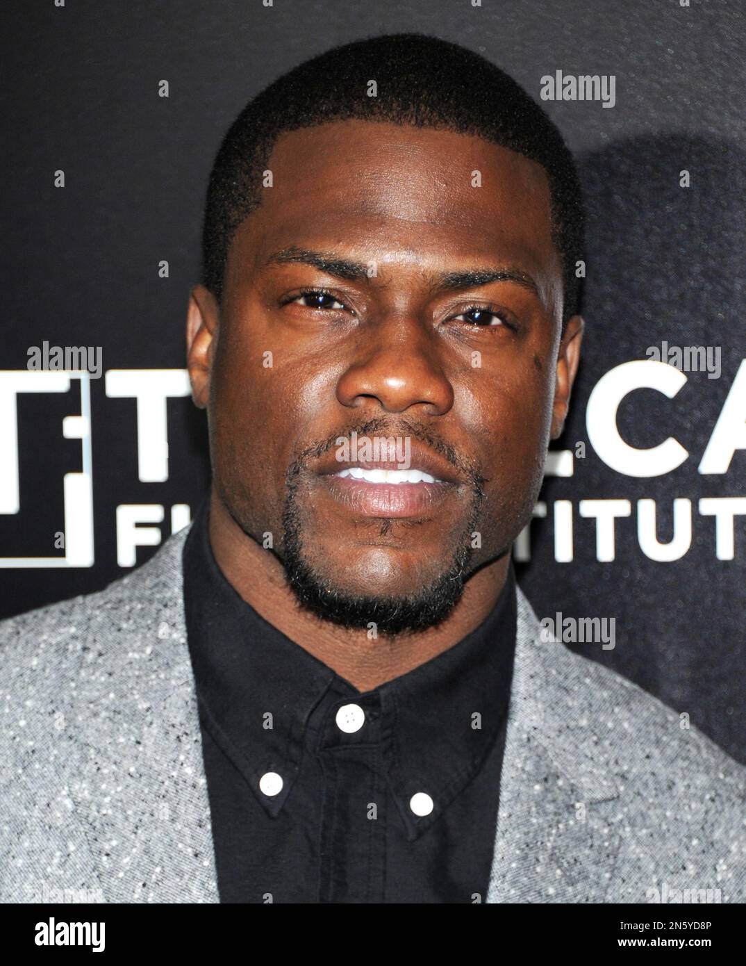Kevin Hart attends the world premiere of "Grudge Match", benefiting the ...