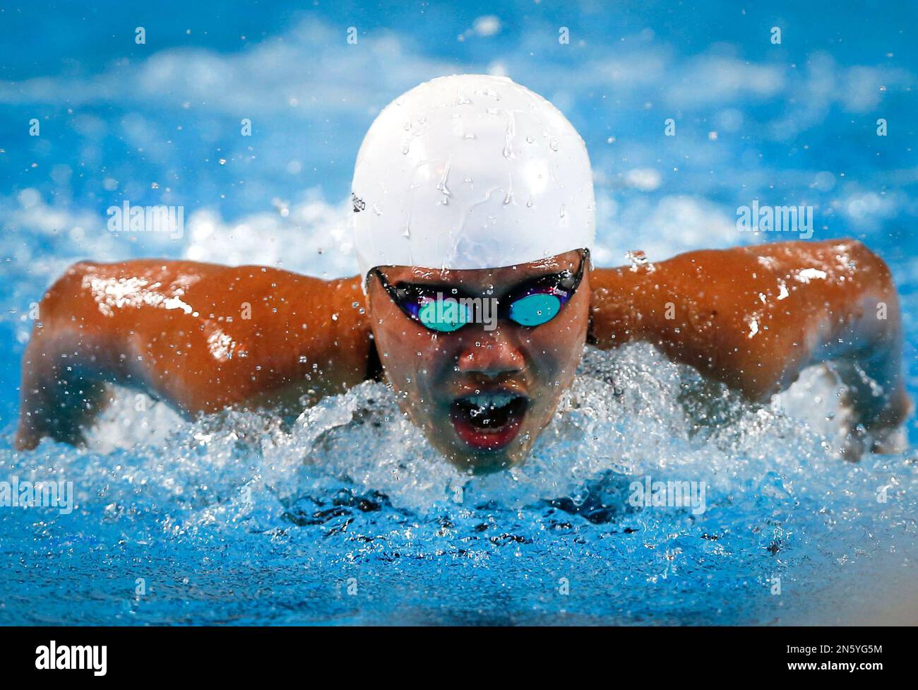 Vietnam's Nguyen Thi Anh Vien competes in the women's 400m Individual ...