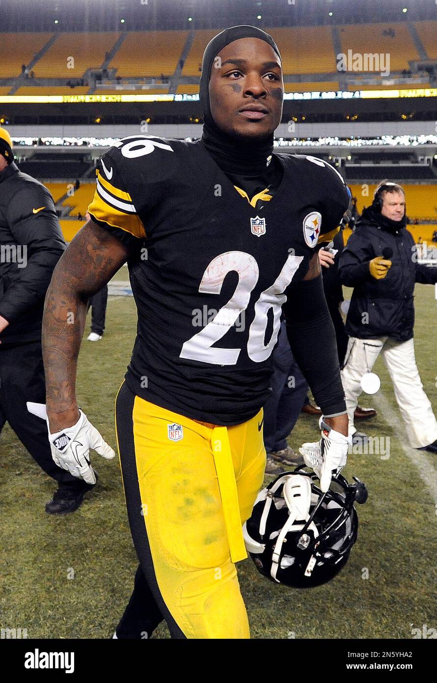 Pittsburgh Steelers running back Le'Veon Bell (26) walks off of the ...