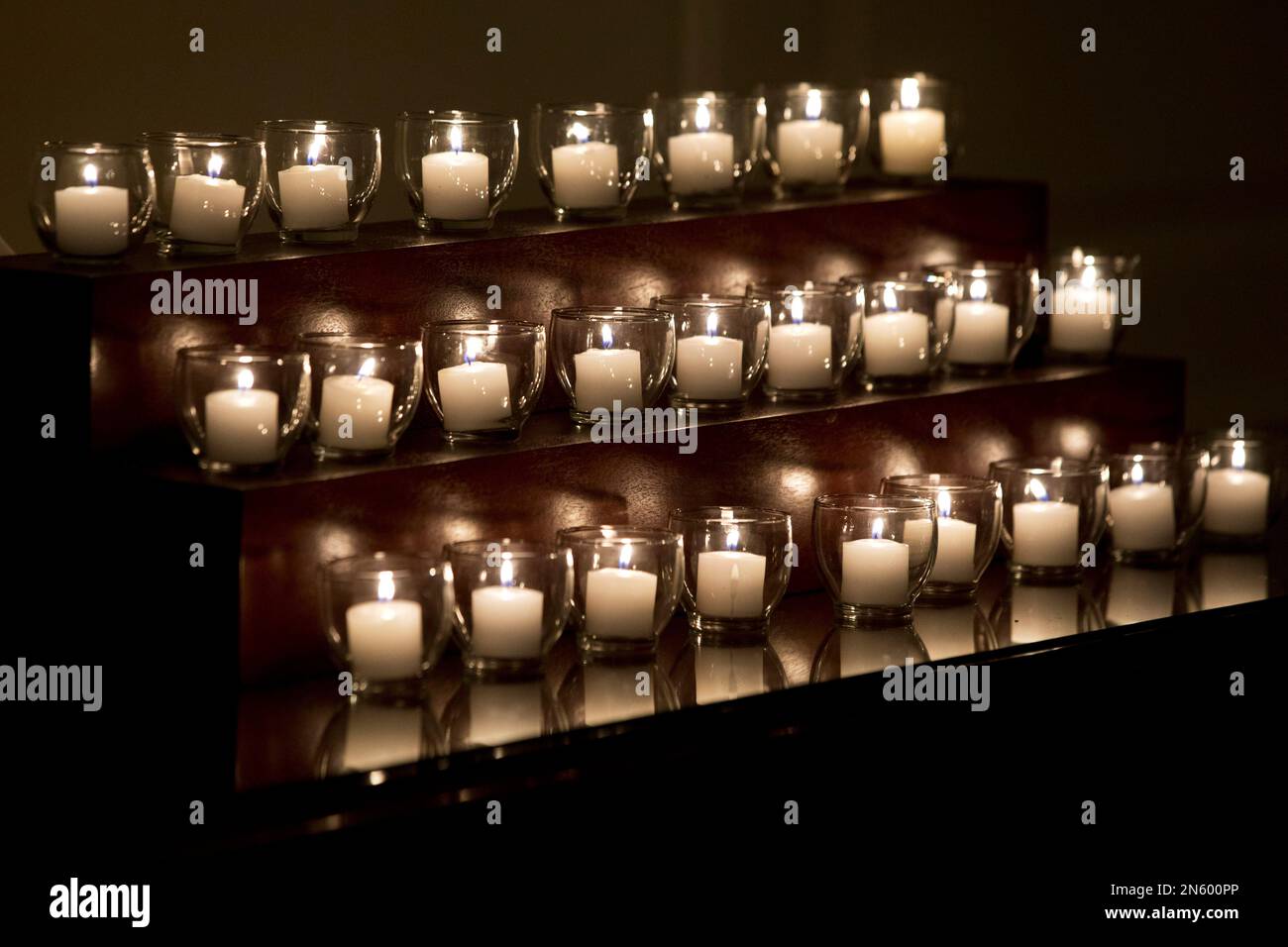 Twenty-six candles lit by President Barack Obama and first lady ...