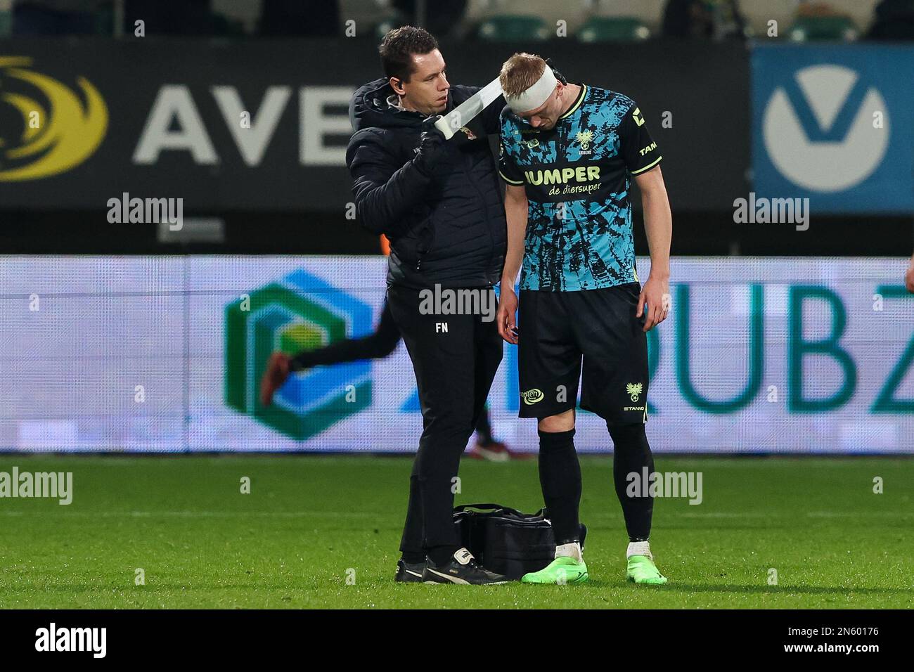 DEN HAAG, NETHERLANDS - FEBRUARY 9: Injury of Isac Lidberg of Go Ahead ...