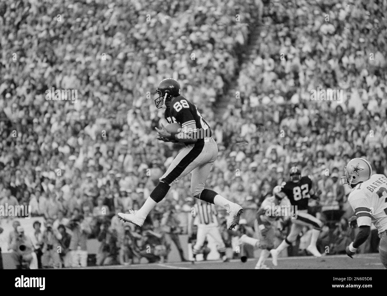 Pittsburgh Steelers receiver Lynn Swann pulls in a pass from ...
