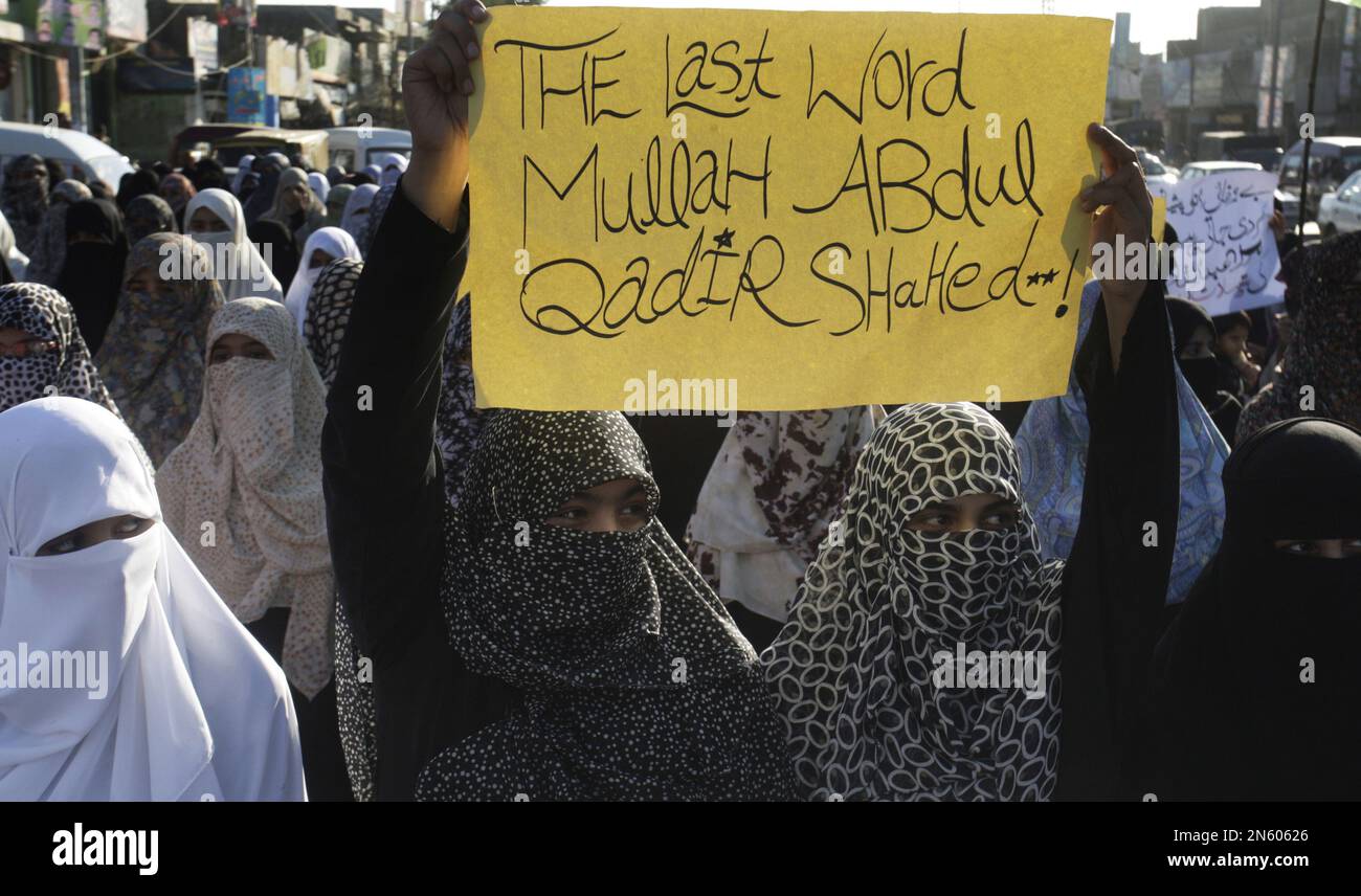 Supporters of Pakistan's religious party Jammat-e-Islami rally to ...