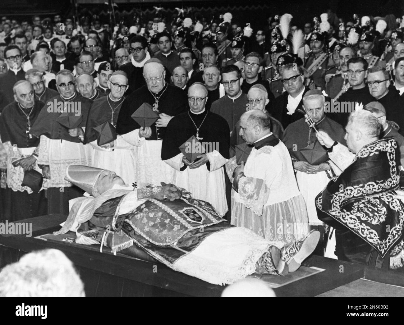 Archbishop Pericle Felici, right, of the Vatican Ceremonial ...