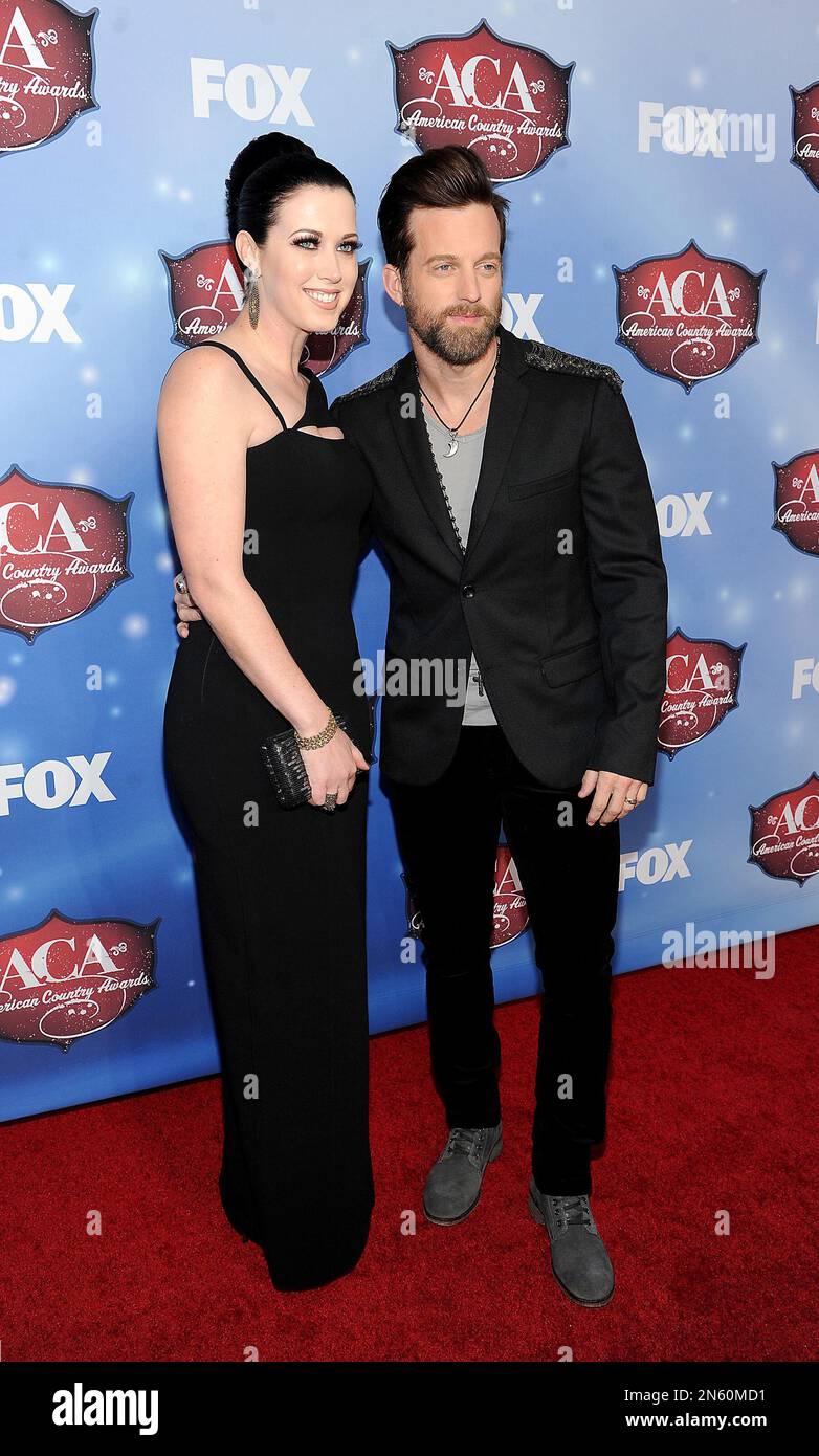 From left, Shawna Thompson and Keifer Thompson of Thompson Square ...