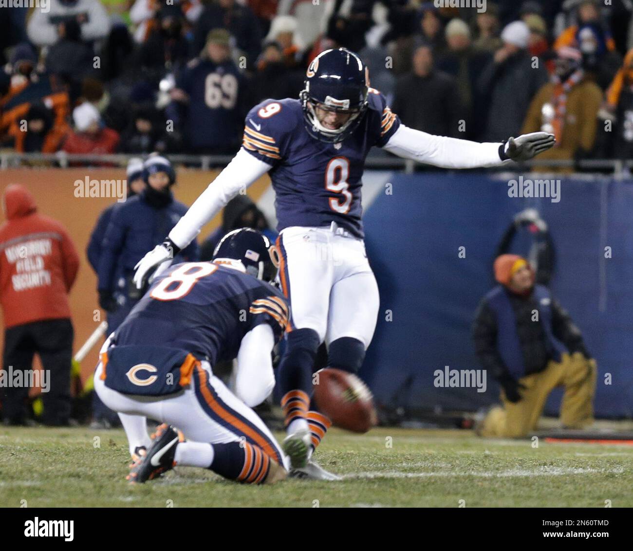 Chicago Bears kicker Robbie Gould (9) kicks an extra point during the ...