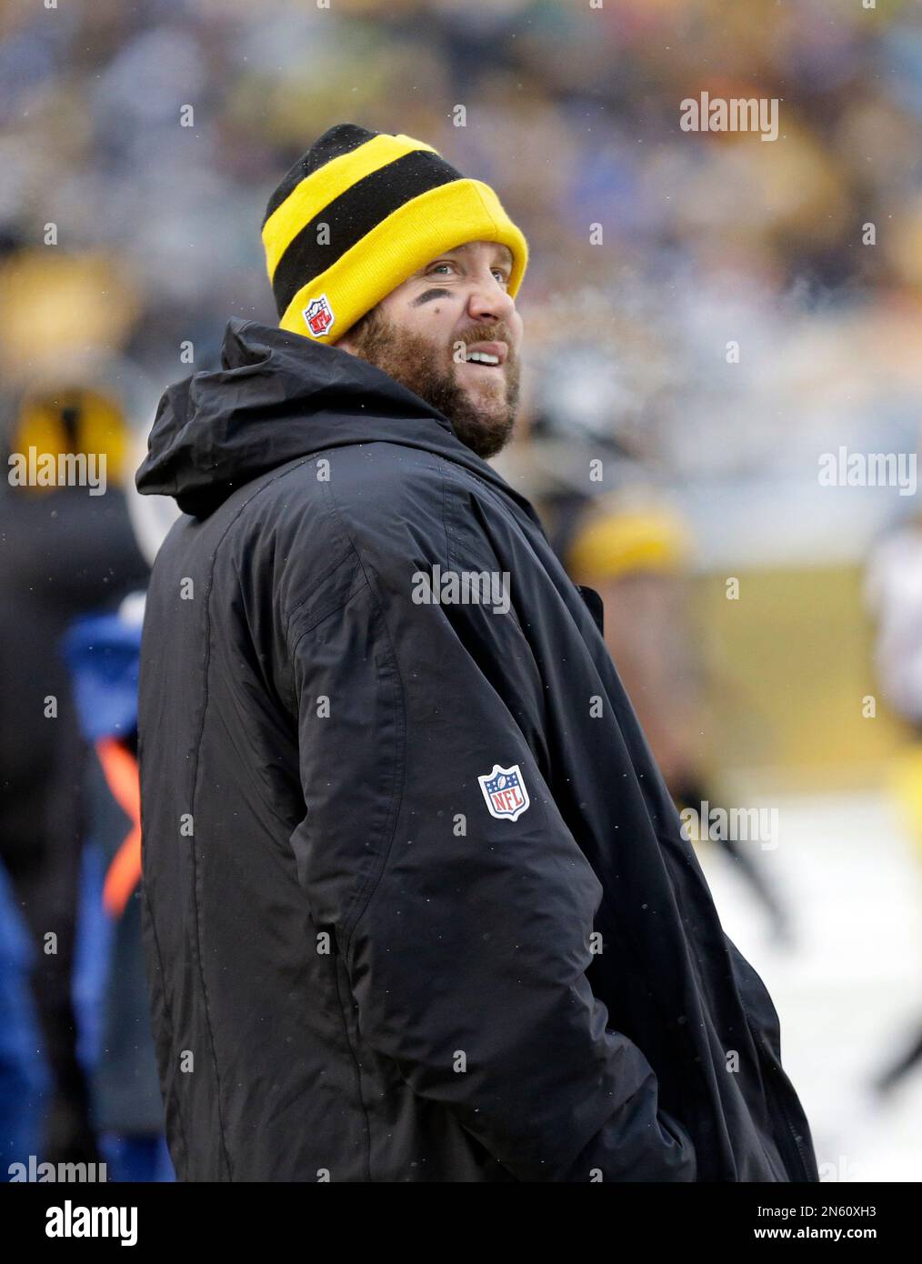 Pittsburgh Steelers Ben Roethlisberger on the sidelines against the ...
