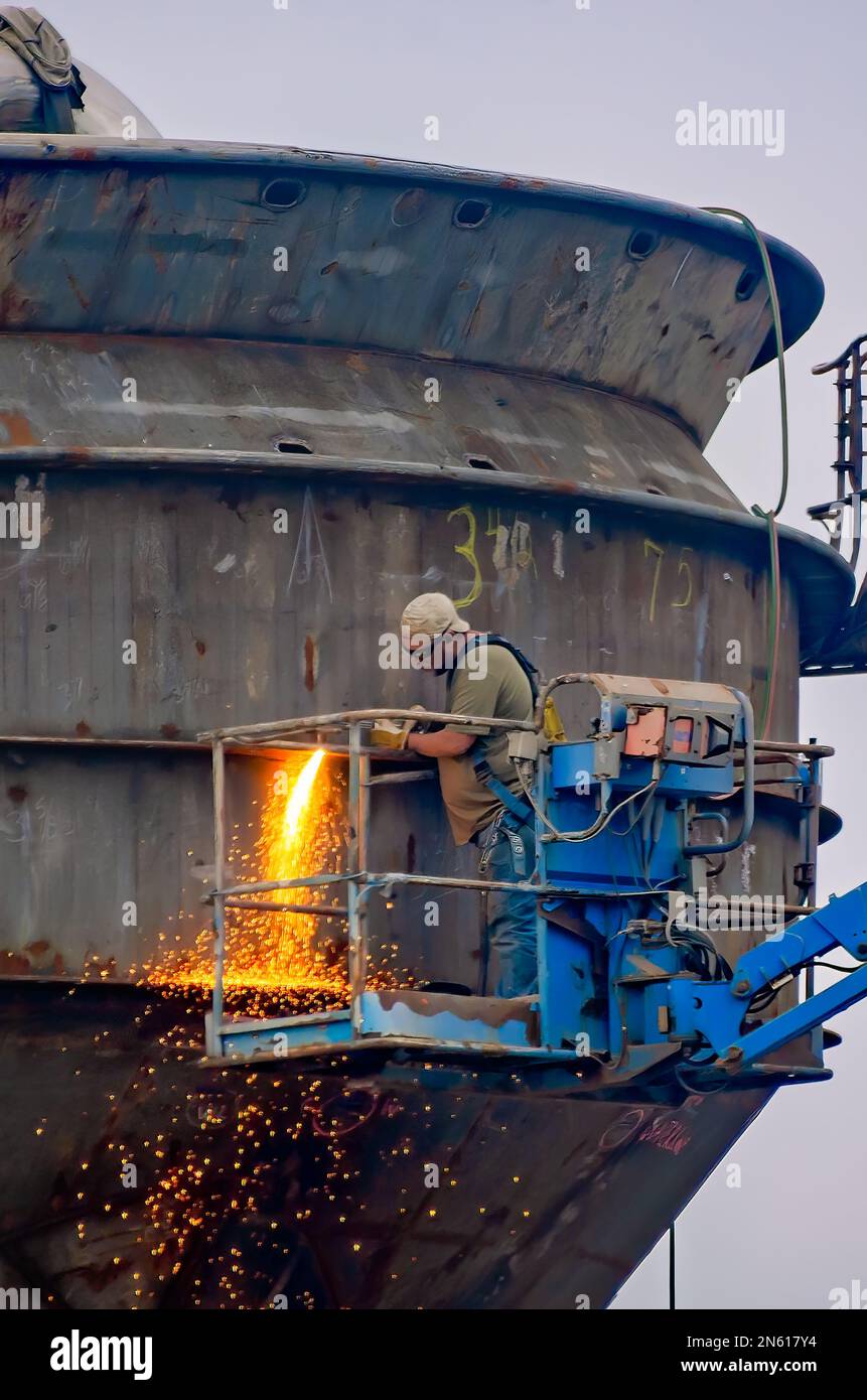 Master Boat Builders employees work on eWolf, the first all-electric ...