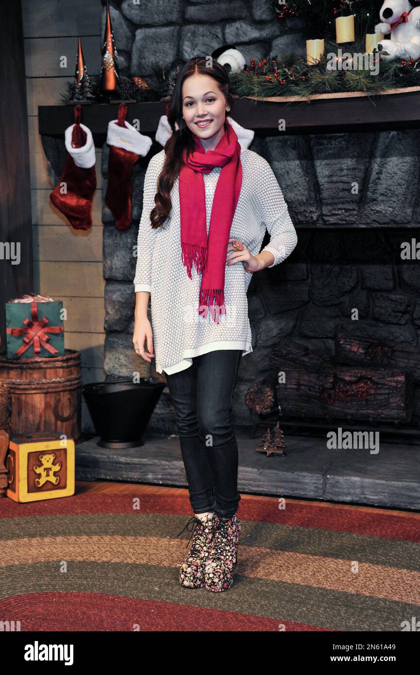 Kelli Berglund attends Snoopy's Merriest Tree Lighting at Knott's Berry ...