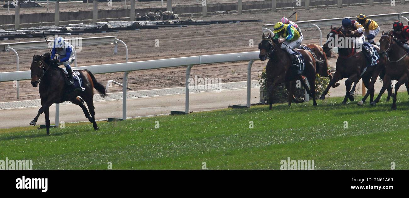Japanese jockey Yasunari Iwata rides Japanese horse Lord Kanaloa, left ...