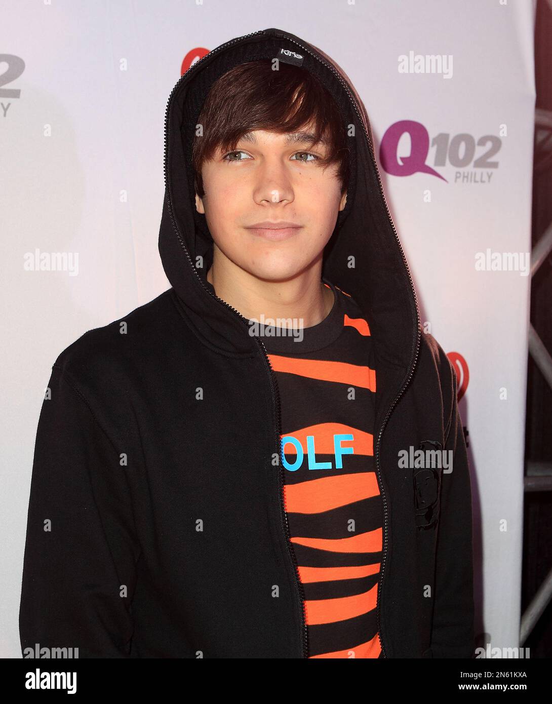 Pop music singer Austin Mahone poses for photographers backstage during ...