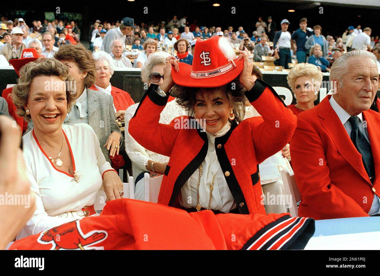 Actress Elizabeth Taylor puts on a St. Louis Cardinals cowboy hat in ...
