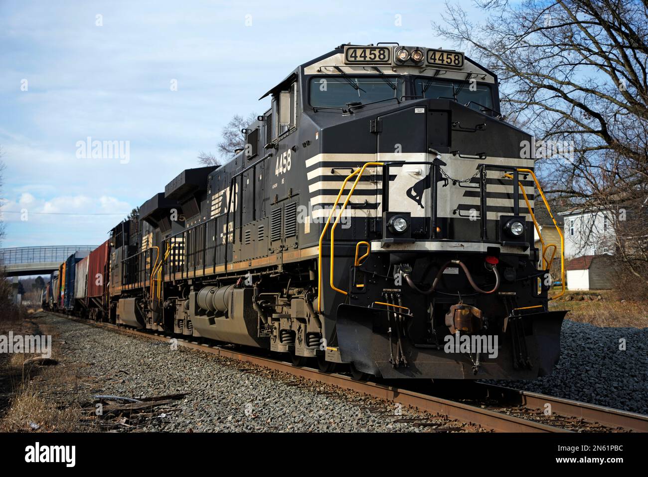 A Norfolk Southern freight train passes passes through East Palestine ...