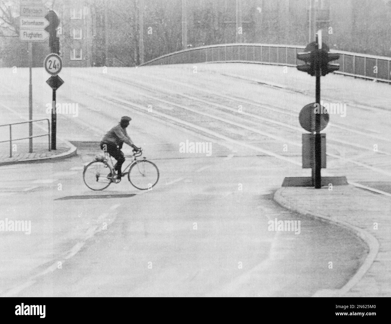 This is the scene in a downtown Frankfurt street after a driving ban ...