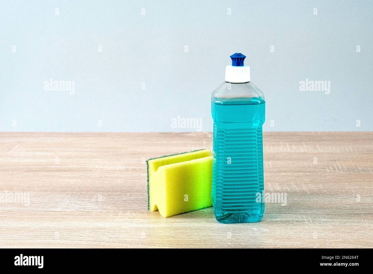 Yellow dishwashing liquid bottle plate hi-res stock photography and ...