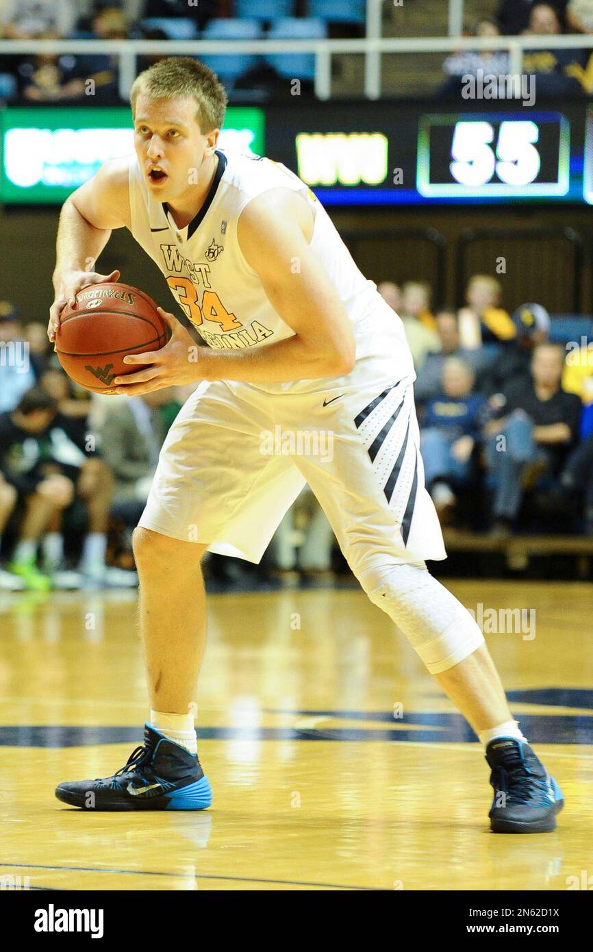 West Virginia's Kevin Noreen (34) looks to pass during the second half ...