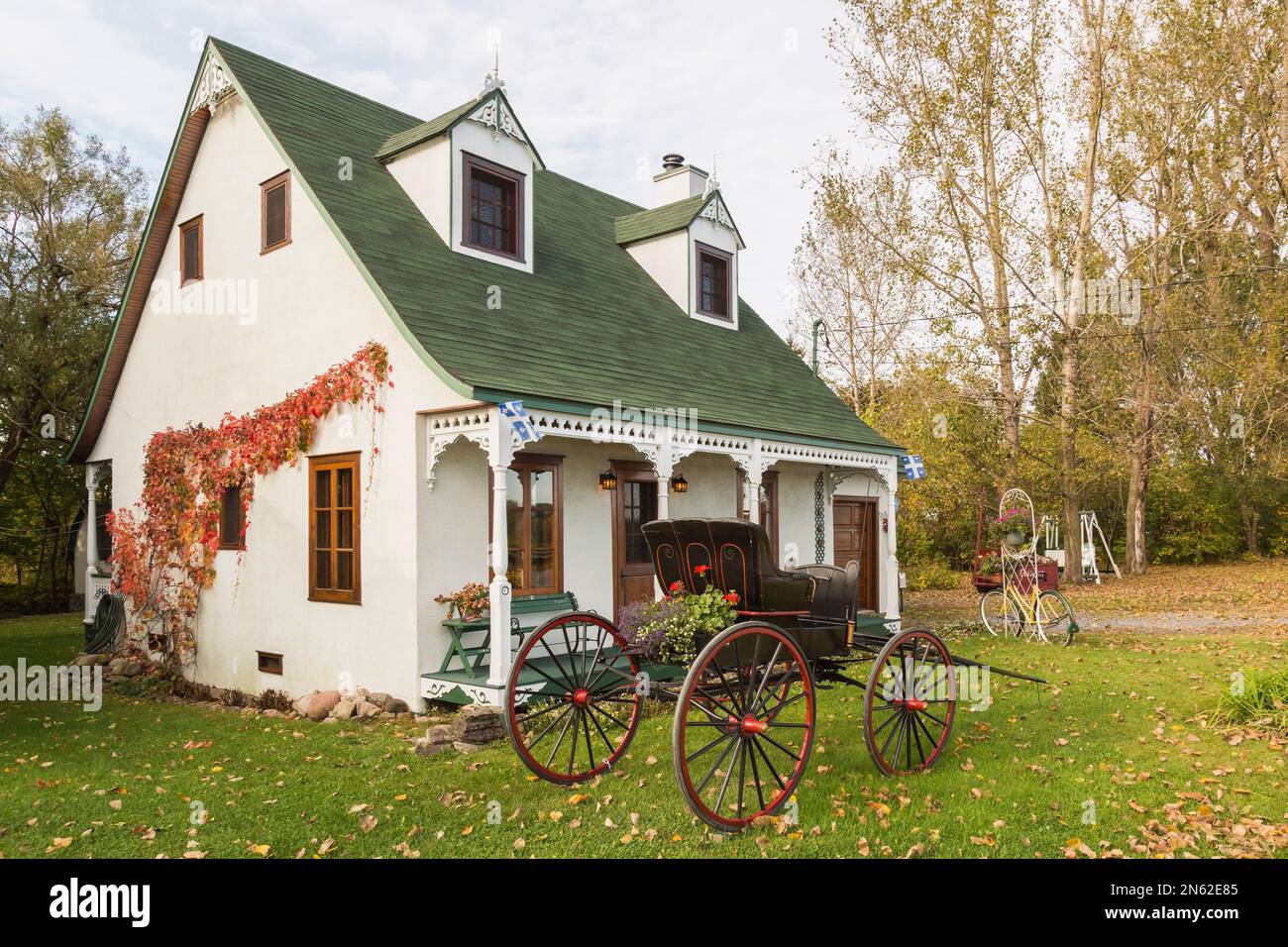 Old 1927 white stucco with green trim Canadiana cottage style home ...
