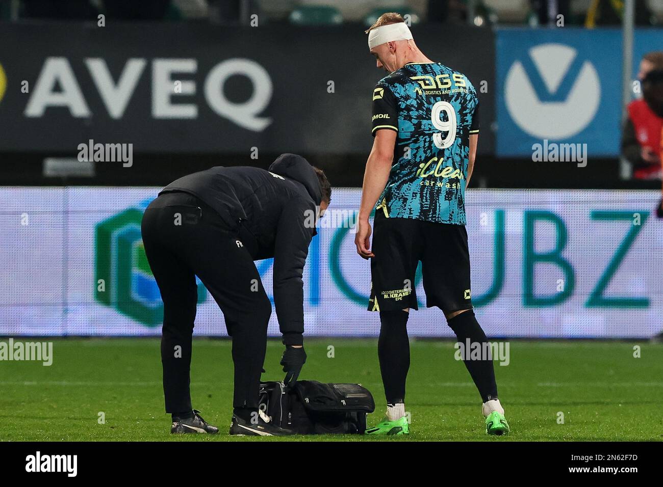 DEN HAAG, NETHERLANDS - FEBRUARY 9: Injury of Isac Lidberg of Go Ahead ...