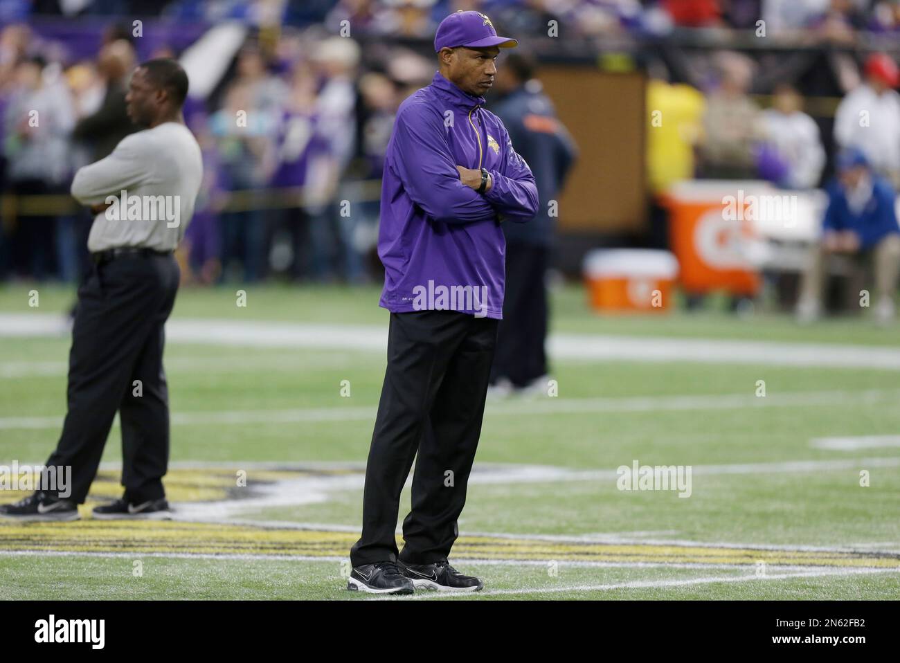 Minnesota Vikings head coach Leslie Frazier watches his team warm up ...