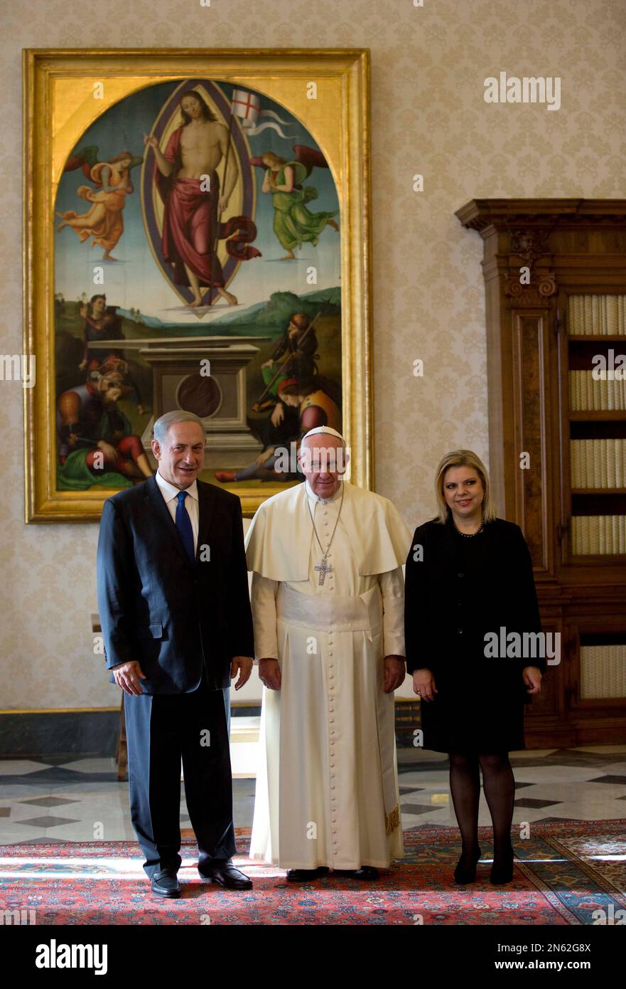 Pope Francis, center, poses for photographers with Israeli Prime ...