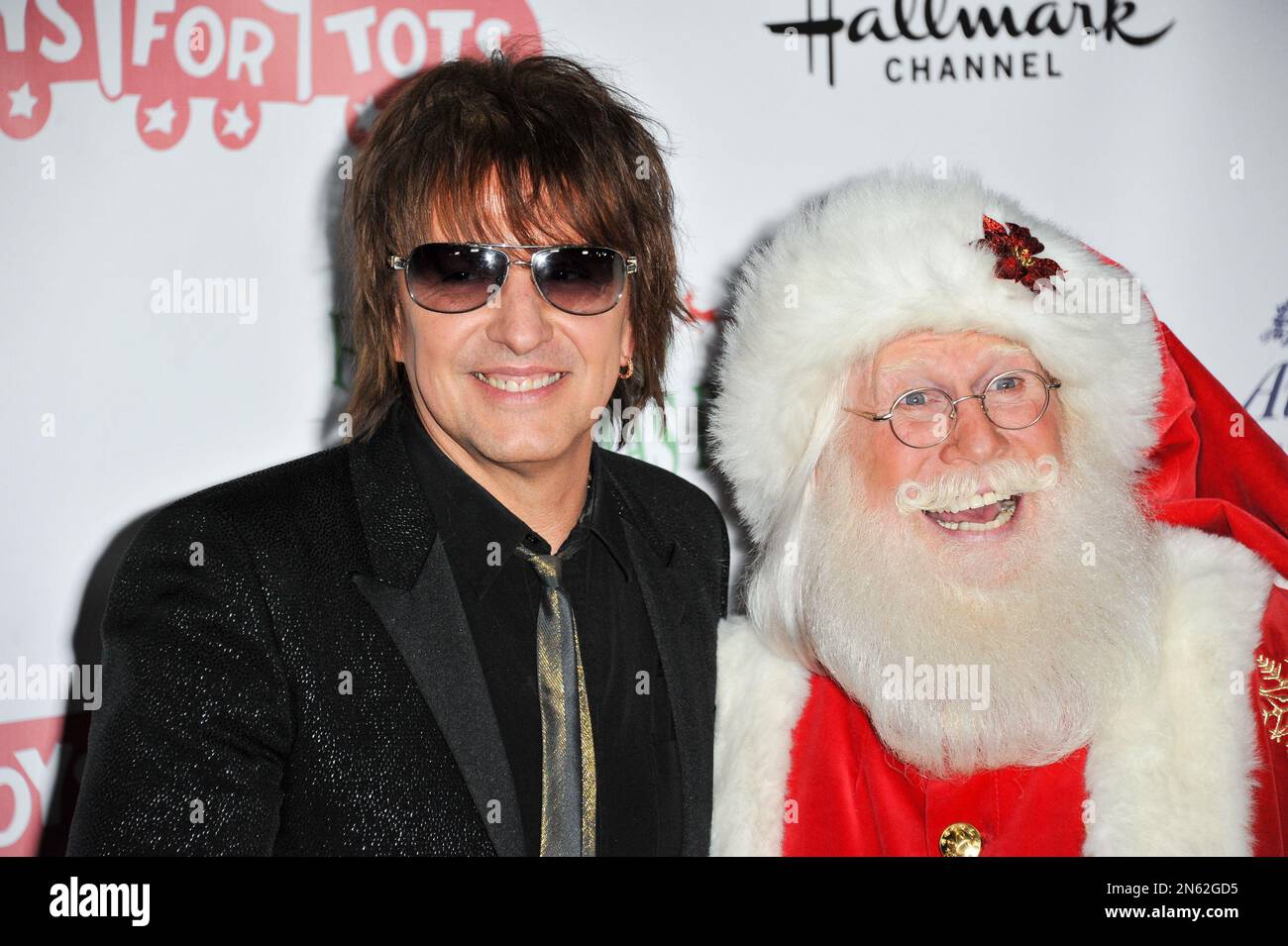 Richie Sambora, left, and Santa Claus arrive at the 82nd Annual ...