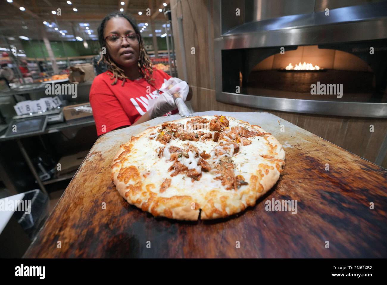 Des Peres, United States. 09th Feb, 2023. Assistant Chef Carrie Frost ...