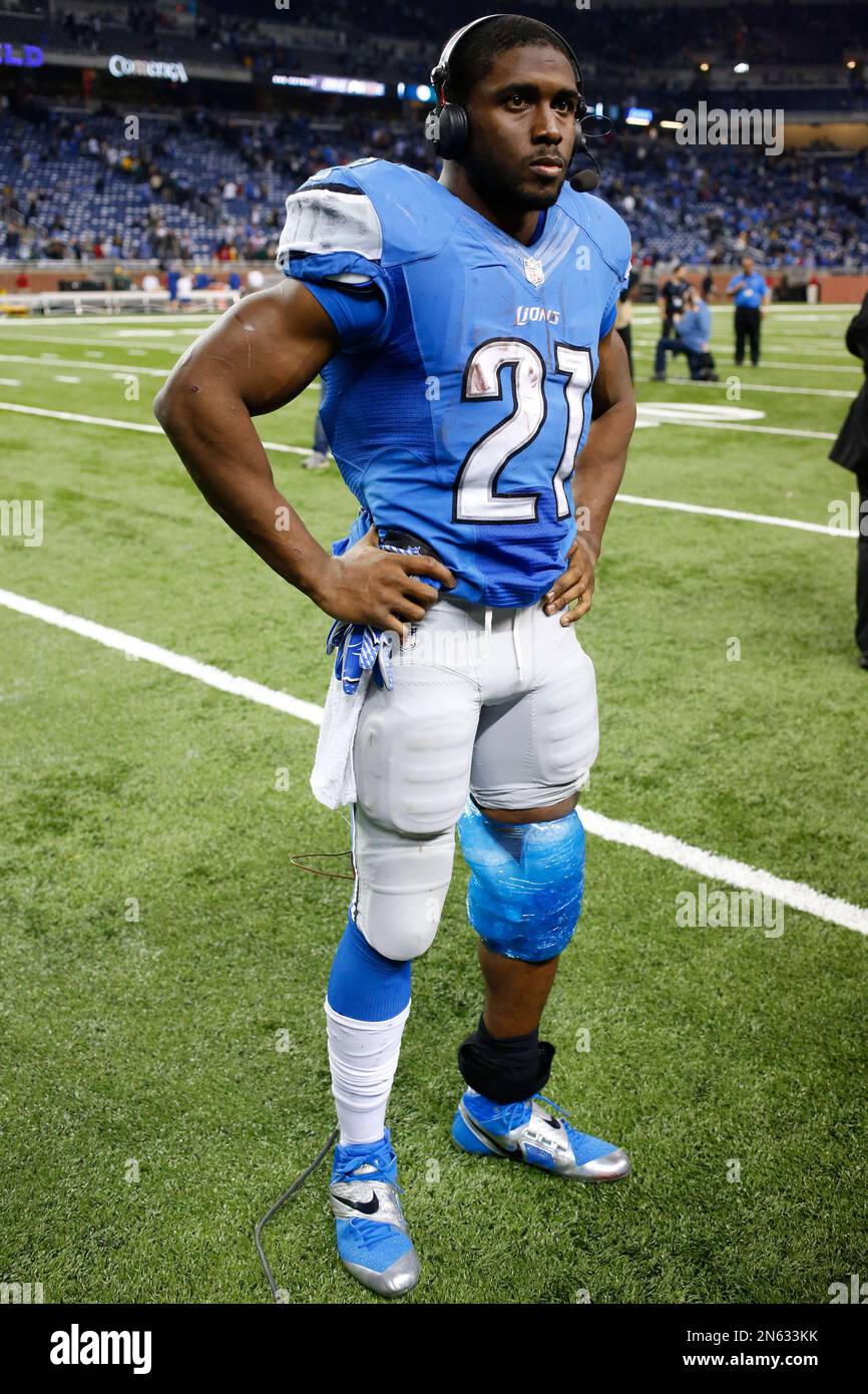 Detroit Lions running back Reggie Bush (21) with his knee wrapped in ...