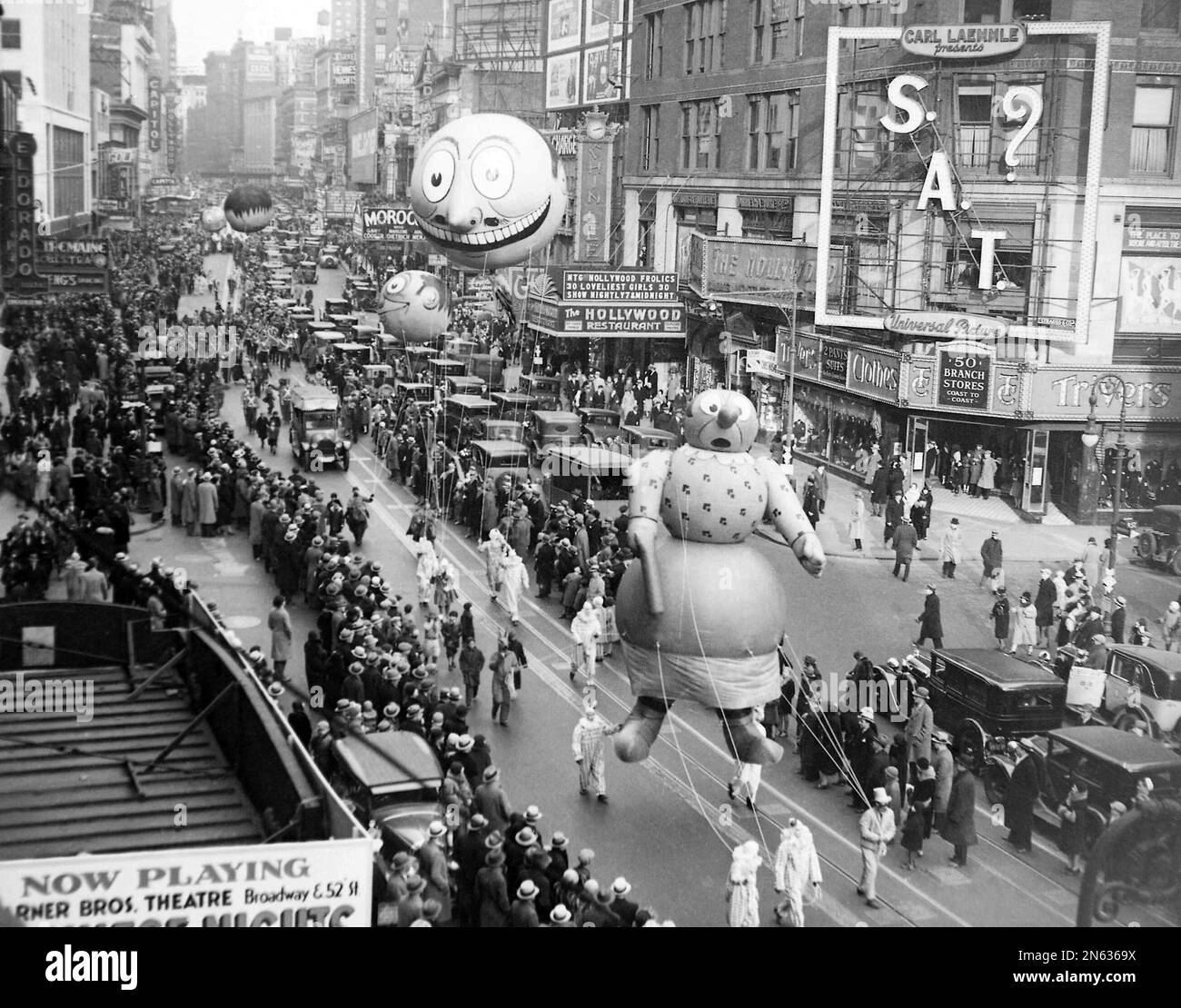 1930 - The Macy's Thanksgiving Day Parade passes down Broadway in New ...