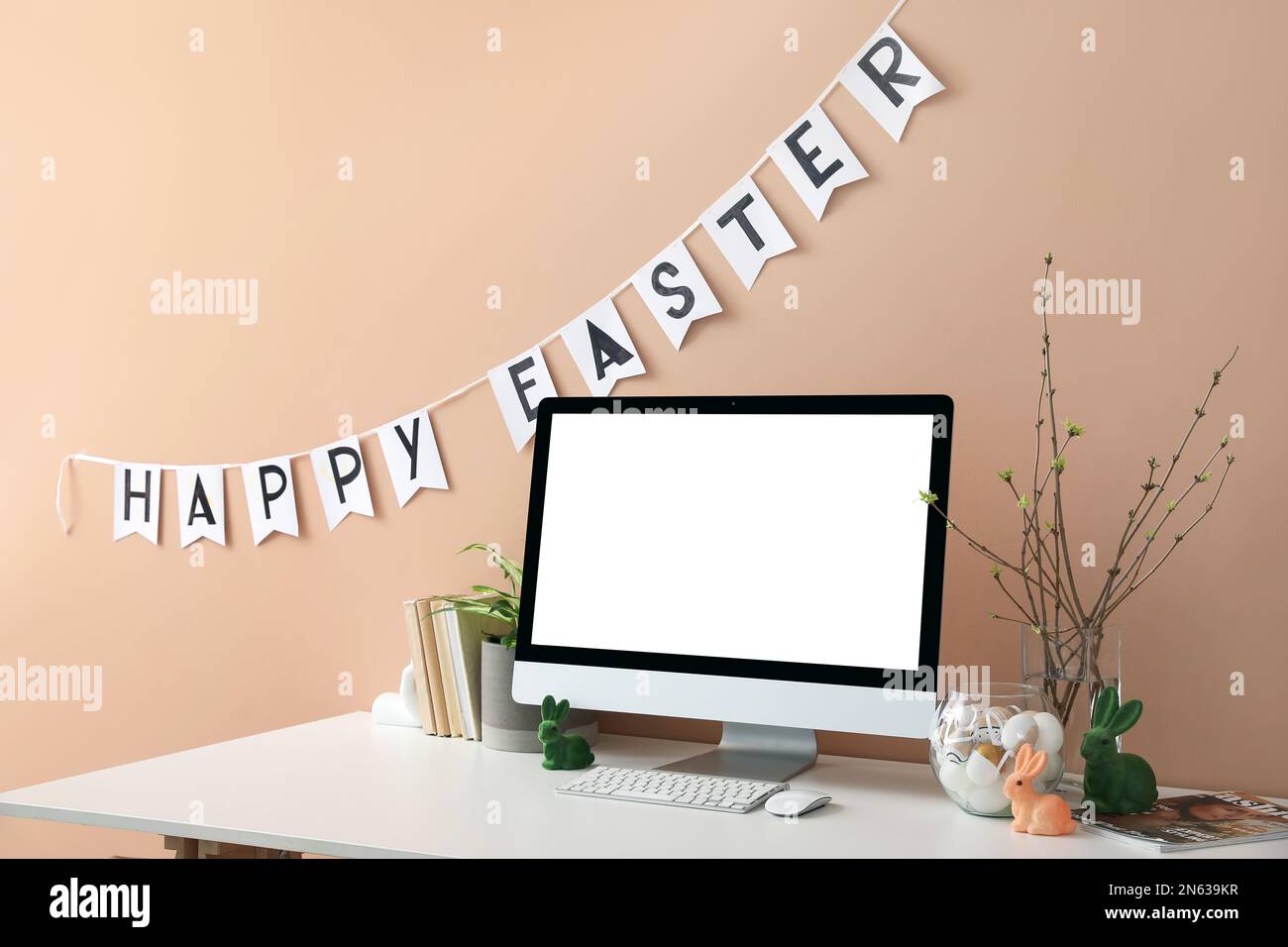 Easter in office workplace hi-res stock photography and images - Alamy