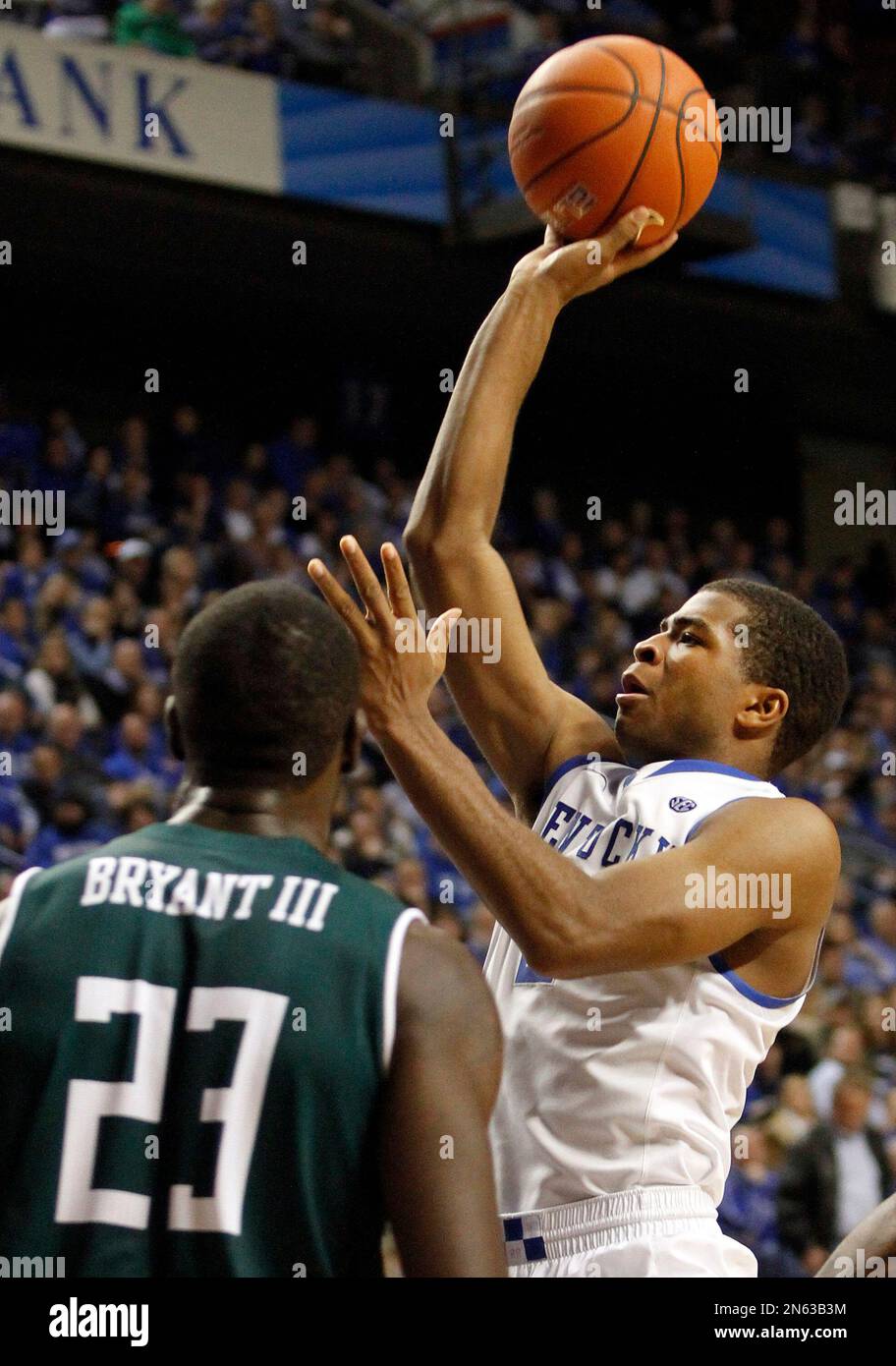 Kentucky's Aaron Harrison, right, shoots near Eastern Michigan's Glenn ...