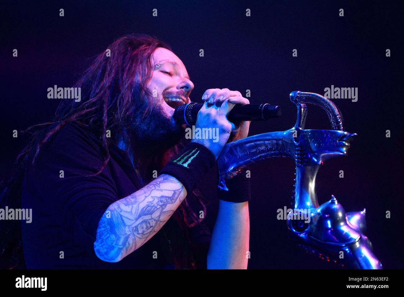 Jonathan Davis of the rock band Korn performs in concert at The Sands ...