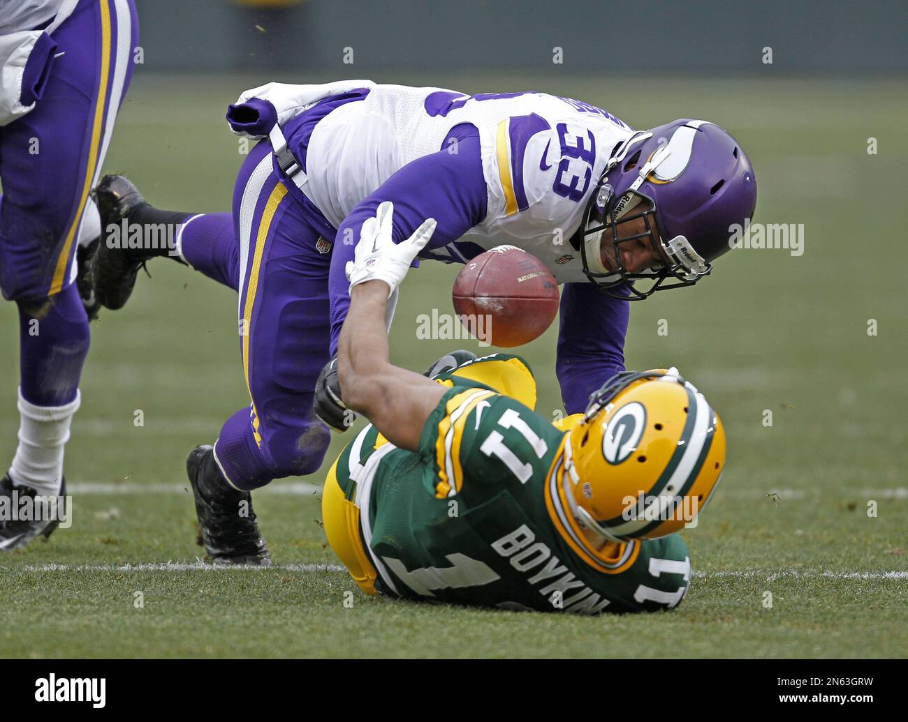 Minnesota Vikings strong safety Jamarca Sanford breaks up a pass ...