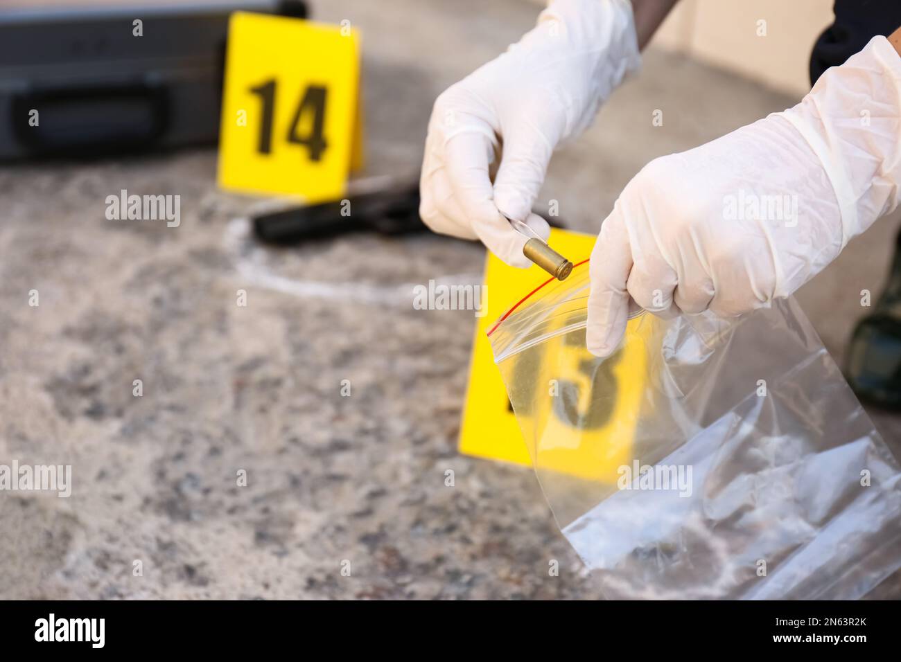 Crime scene tools hi-res stock photography and images - Alamy