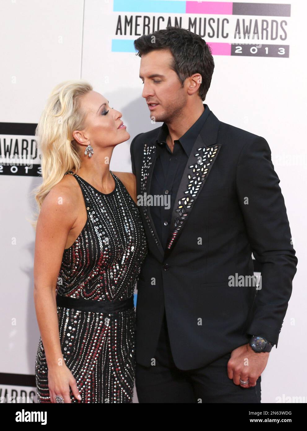Luke Bryan and Caroline Bryan arrive at the 2013 American Music Awards ...