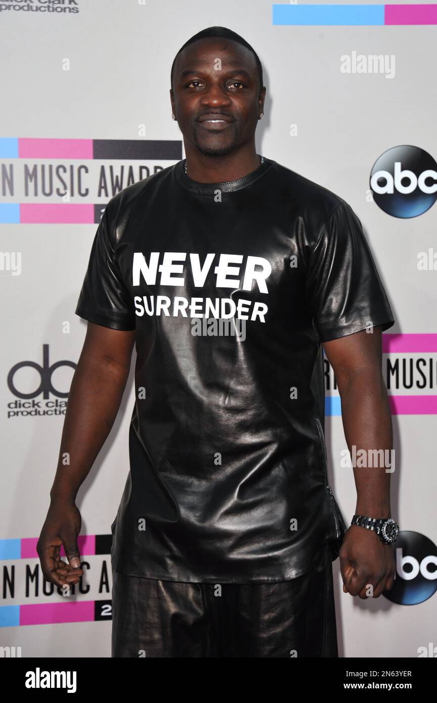 Akon arrives at the American Music Awards at the Nokia Theatre L.A ...