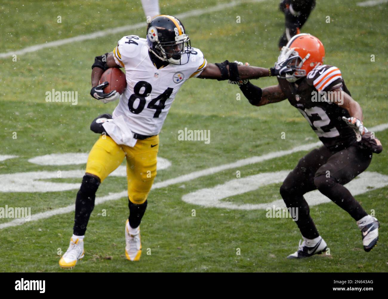 Pittsburgh Steelers wide receiver Antonio Brown (84) fends off ...