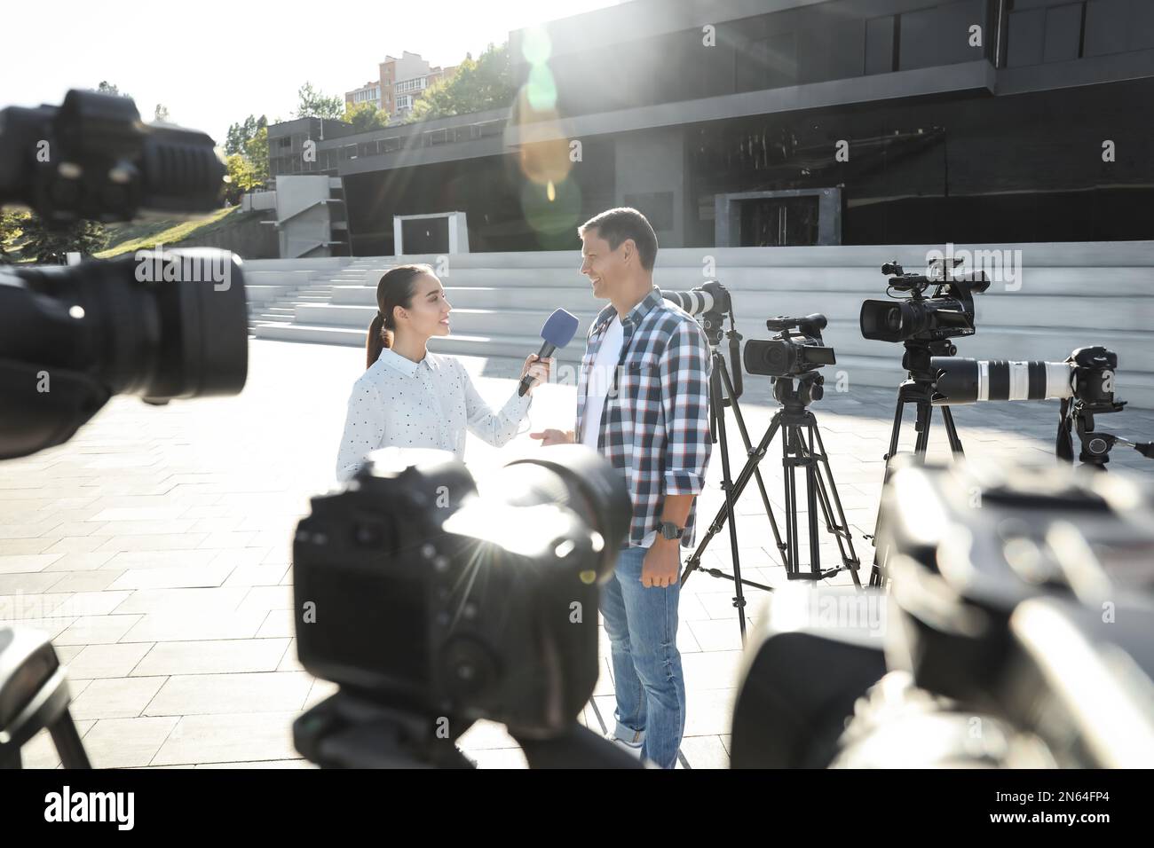 Journalist interviewing hi-res stock photography and images - Alamy