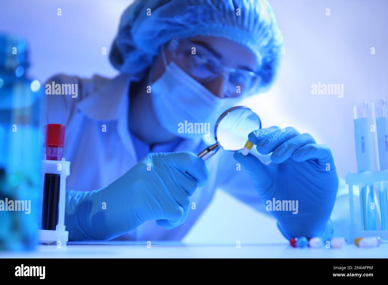 Scientist examining pill table hi-res stock photography and images - Alamy