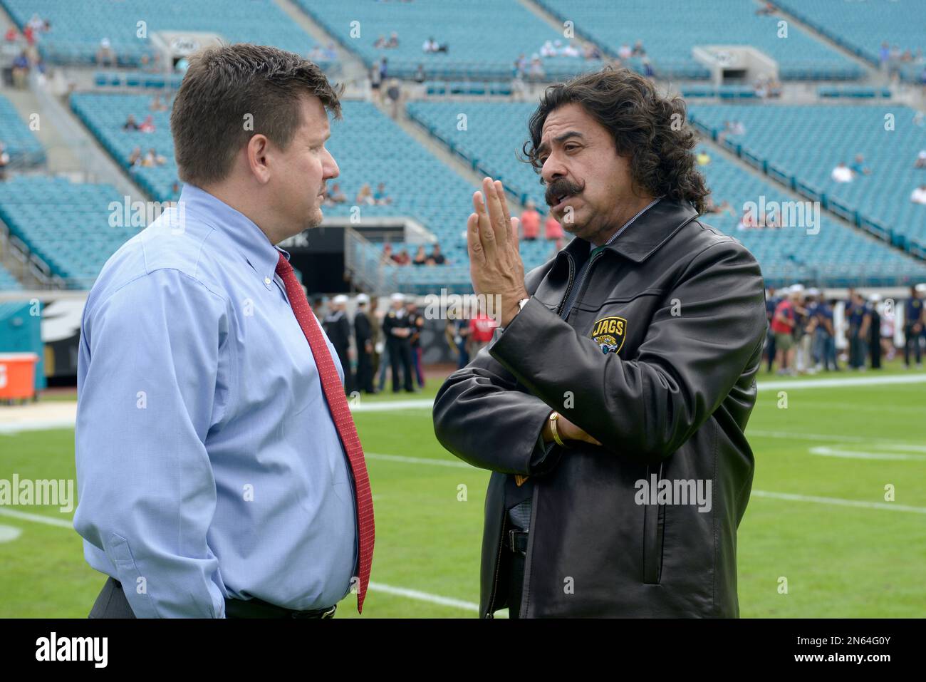Arizona Cardinals president Michael Bidwell, left, talks with ...