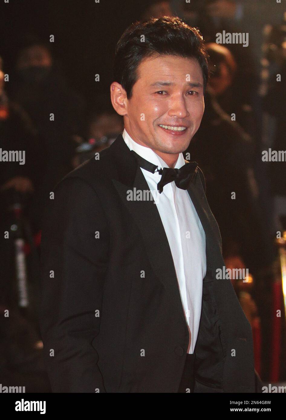 South Korean actor Hwang Jung-min arrives to attend the Blue Dragon ...