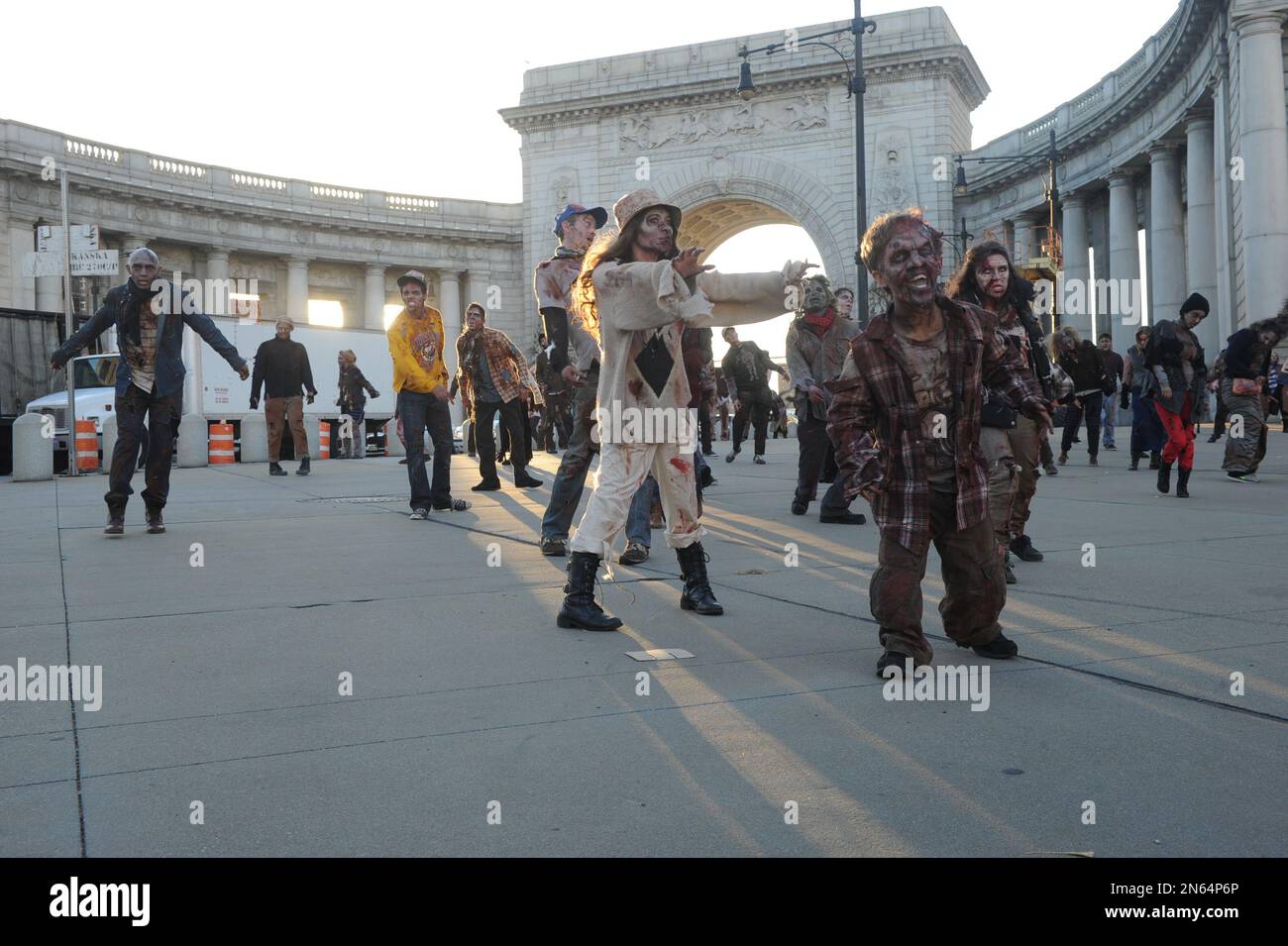 “Dead Rising 3” zombies cross over Manhattan Bridge as they head to ...
