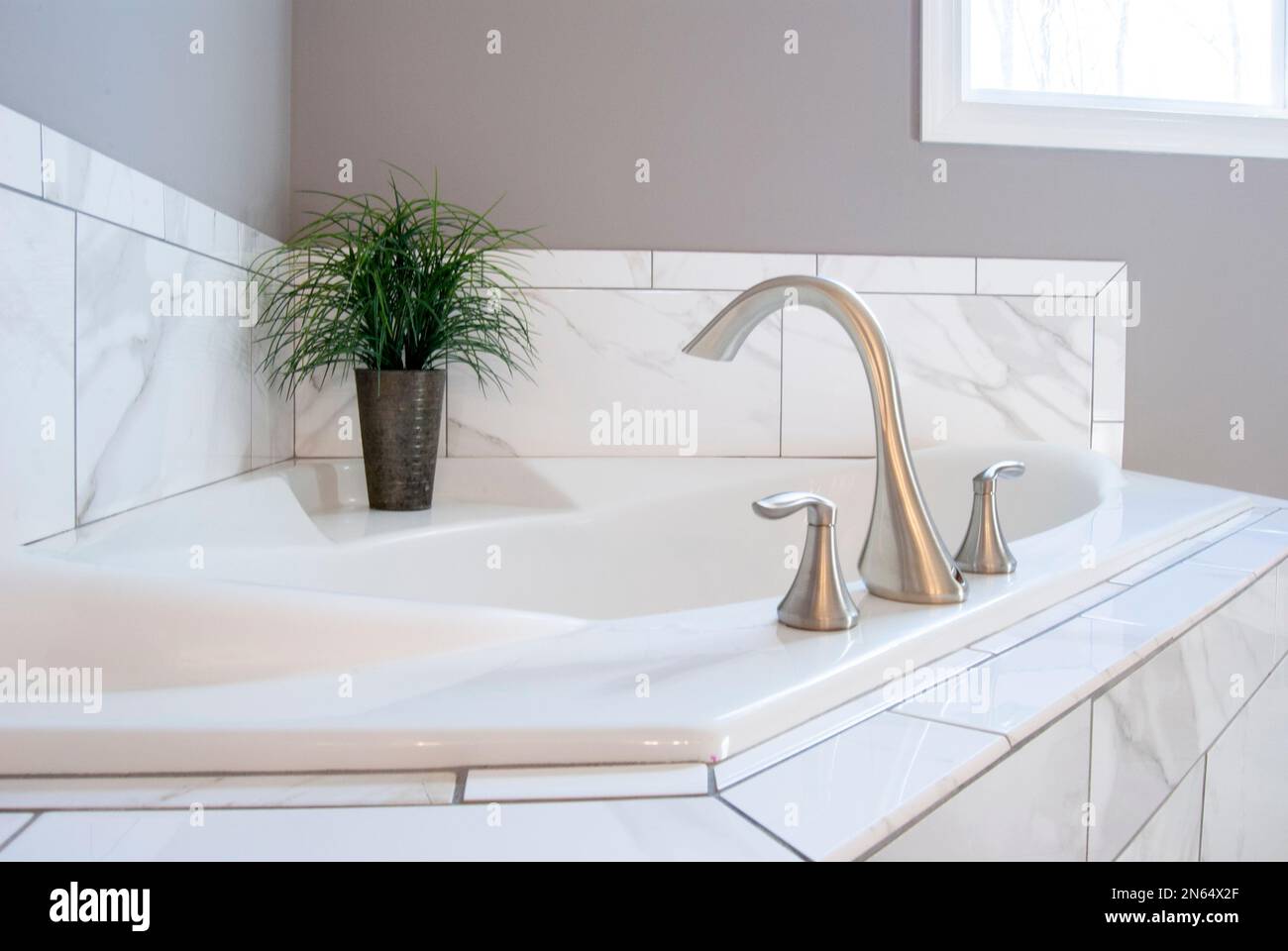 Modern Home Bath tub Interior Design Stock Photo - Alamy