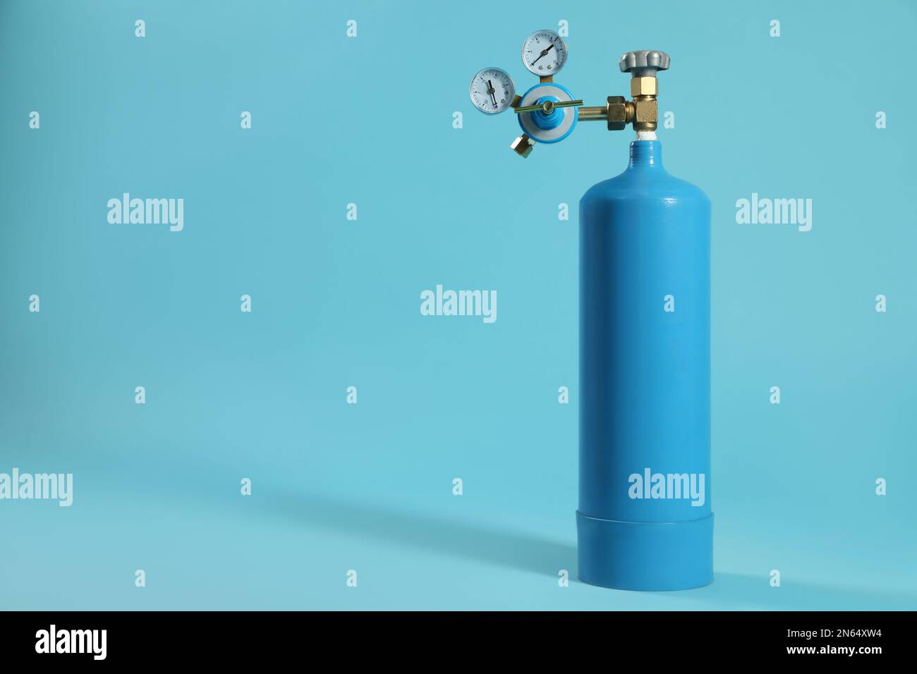 Medical oxygen tank hi-res stock photography and images - Alamy