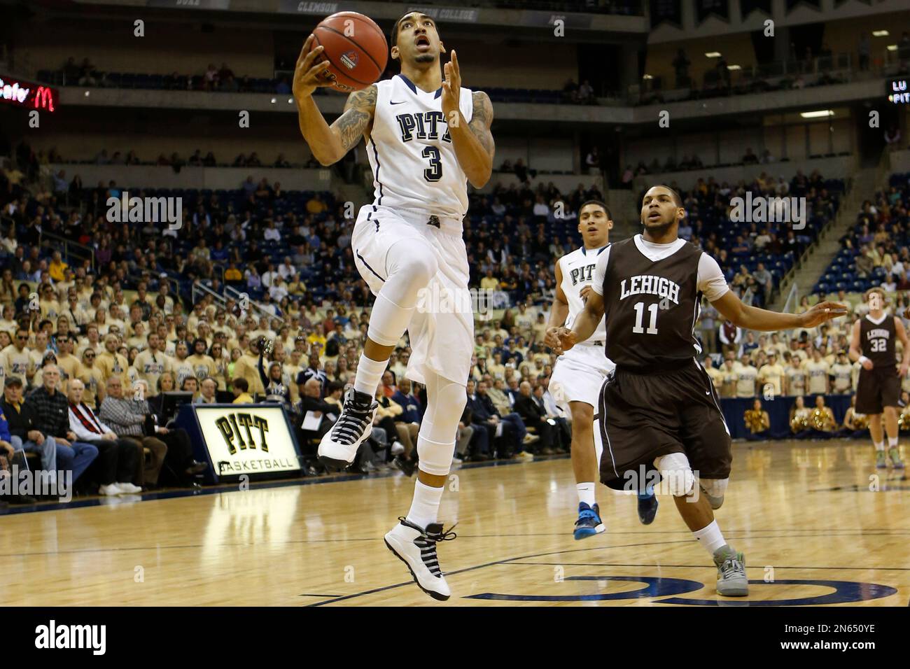 Pittsburgh's Cameron Wright (3) shoots after getting by Lehigh's Mackey ...